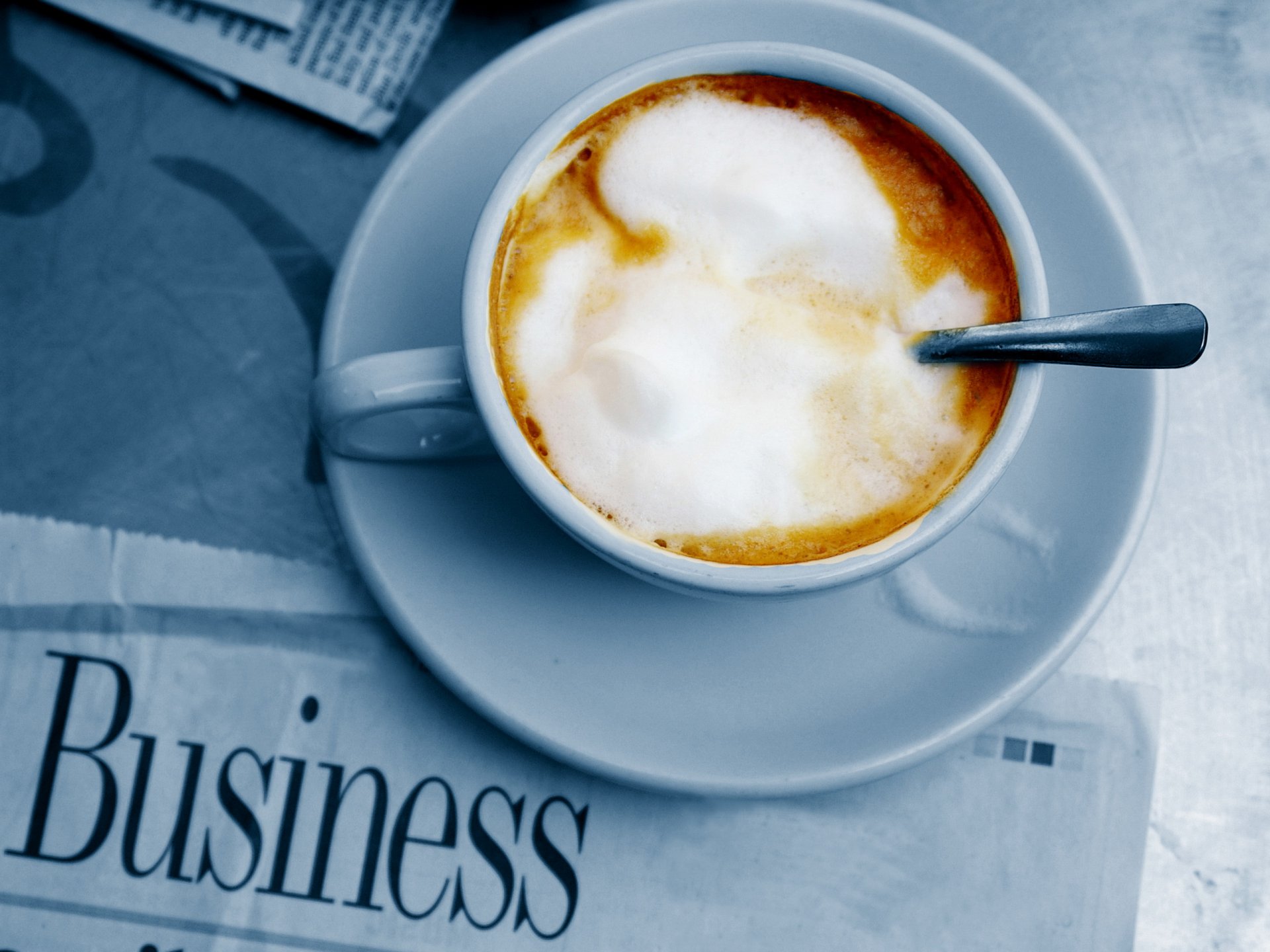 2K Quad HD Coffee Break Wallpaper: Business Latte