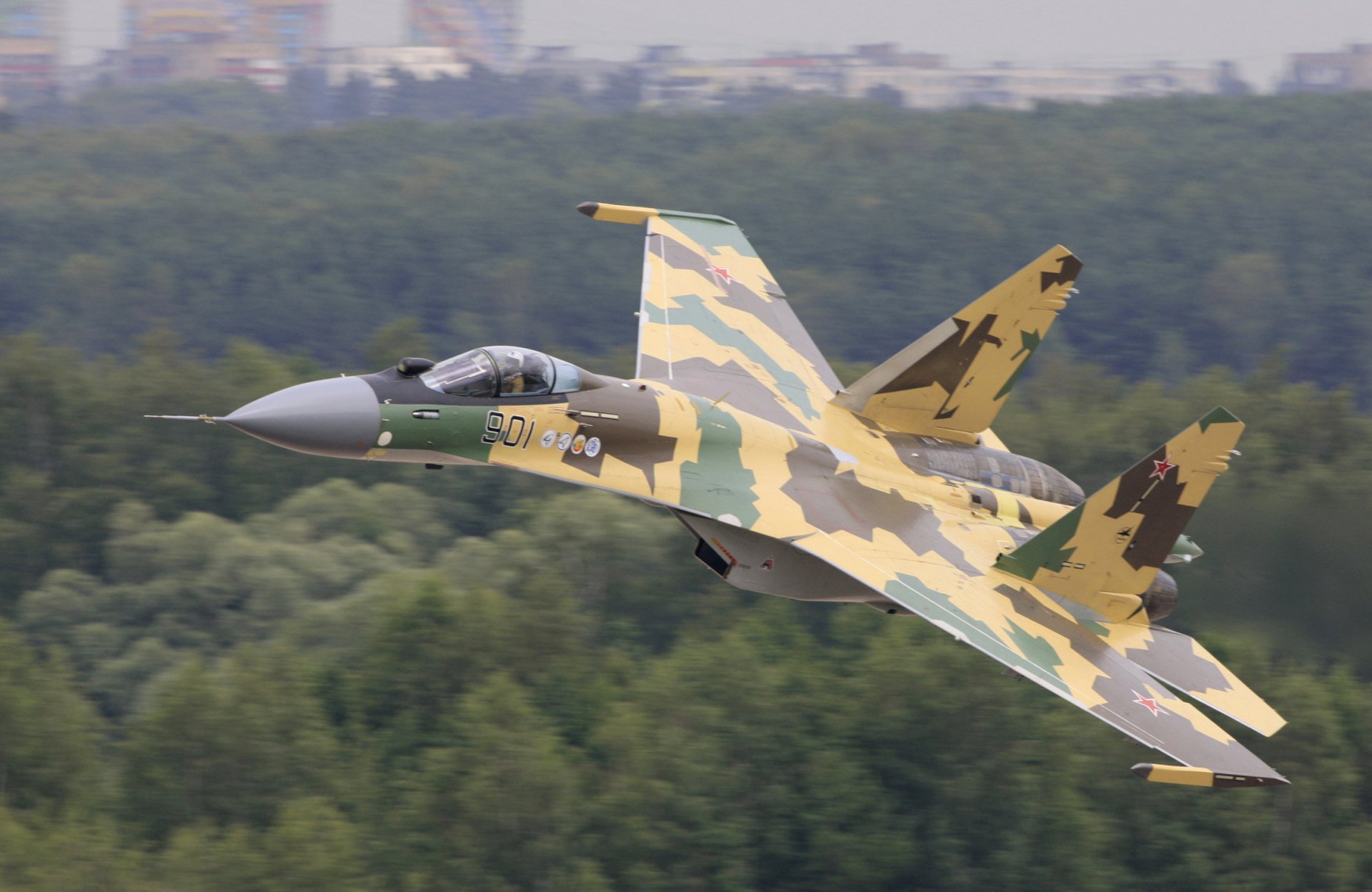 Stunning HD Wallpaper of Sukhoi Su-35 Warplane in Action