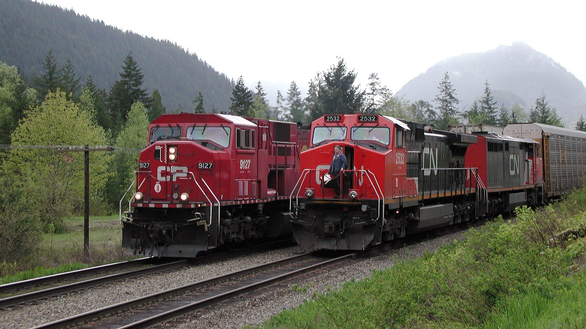 HD Trains in Motion: Majestic Vehicles on Scenic Tracks