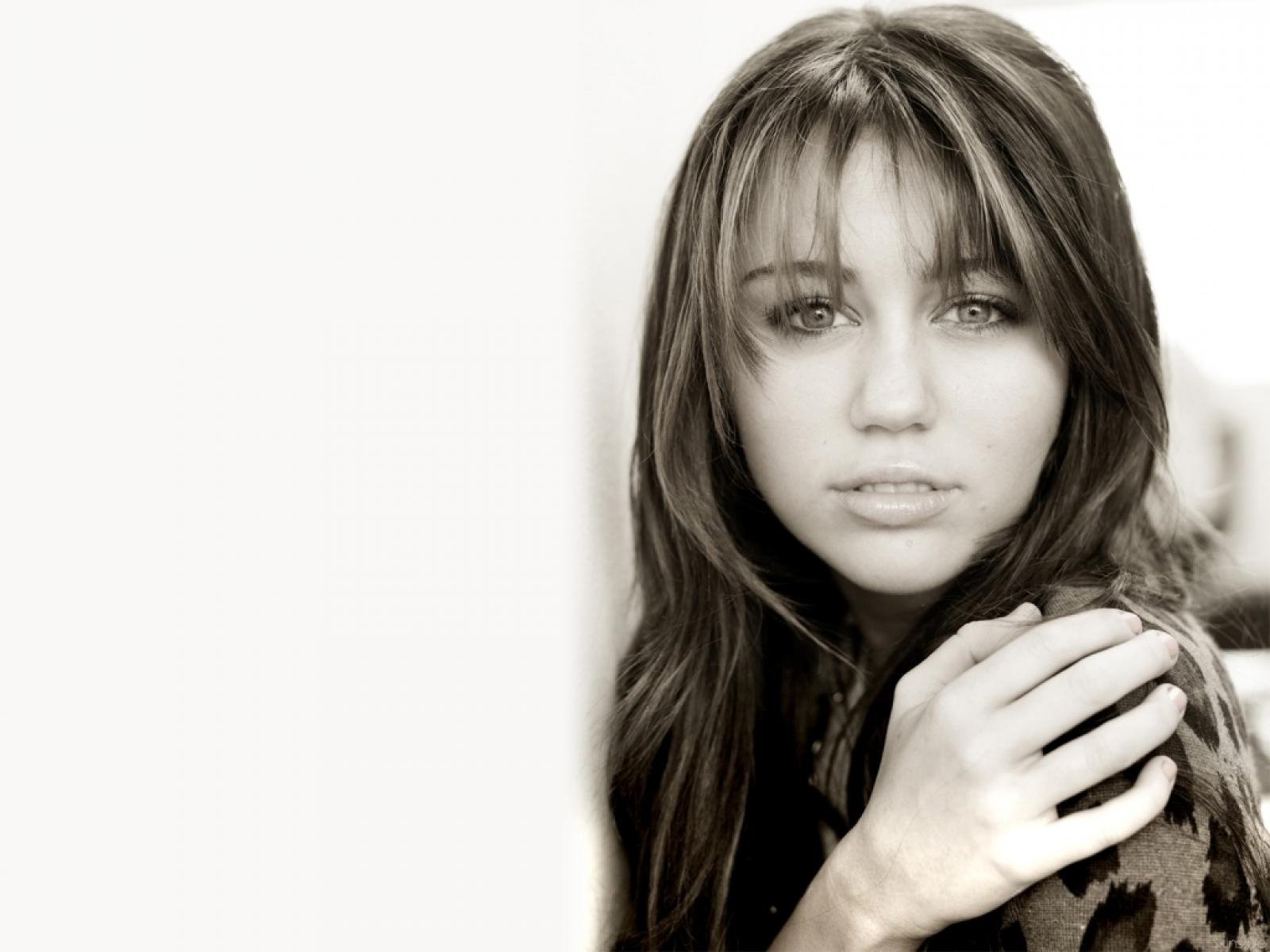 Download Music Miley Cyrus Wallpaper