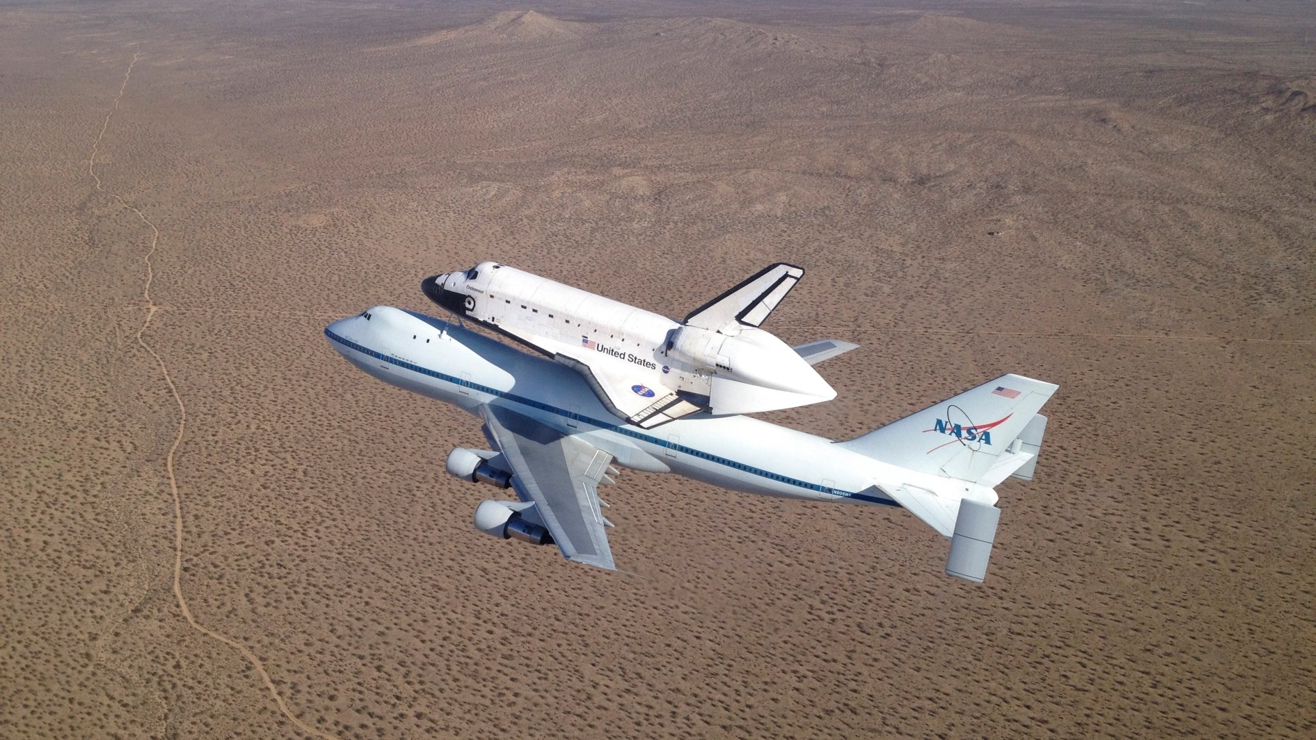 Endeavour Space Shuttle HD Wallpaper: Iconic NASA Vehicle in Flight