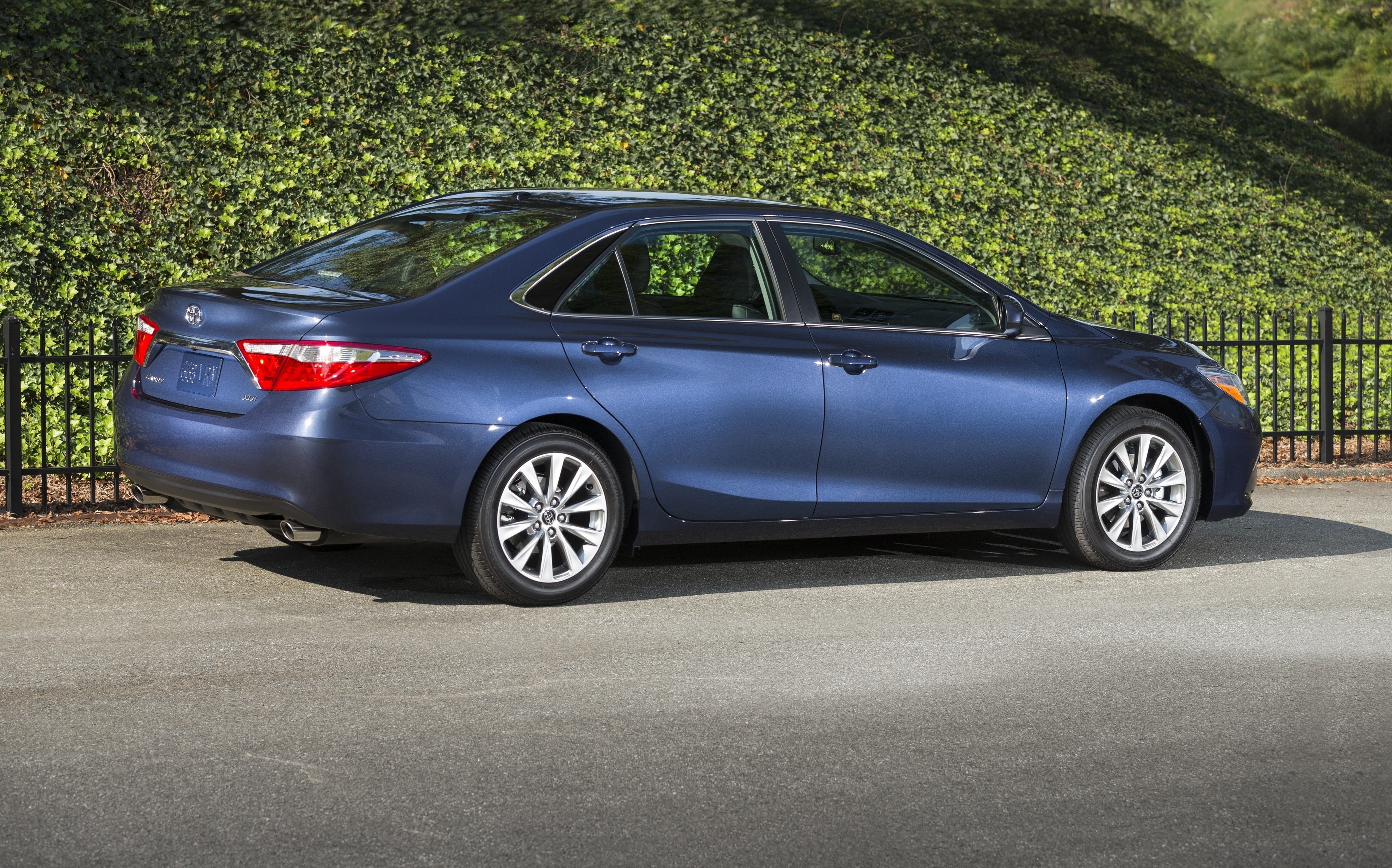 Download Blue XLE Camry Toyota Vehicle Toyota Camry XLE 4k Ultra HD ...