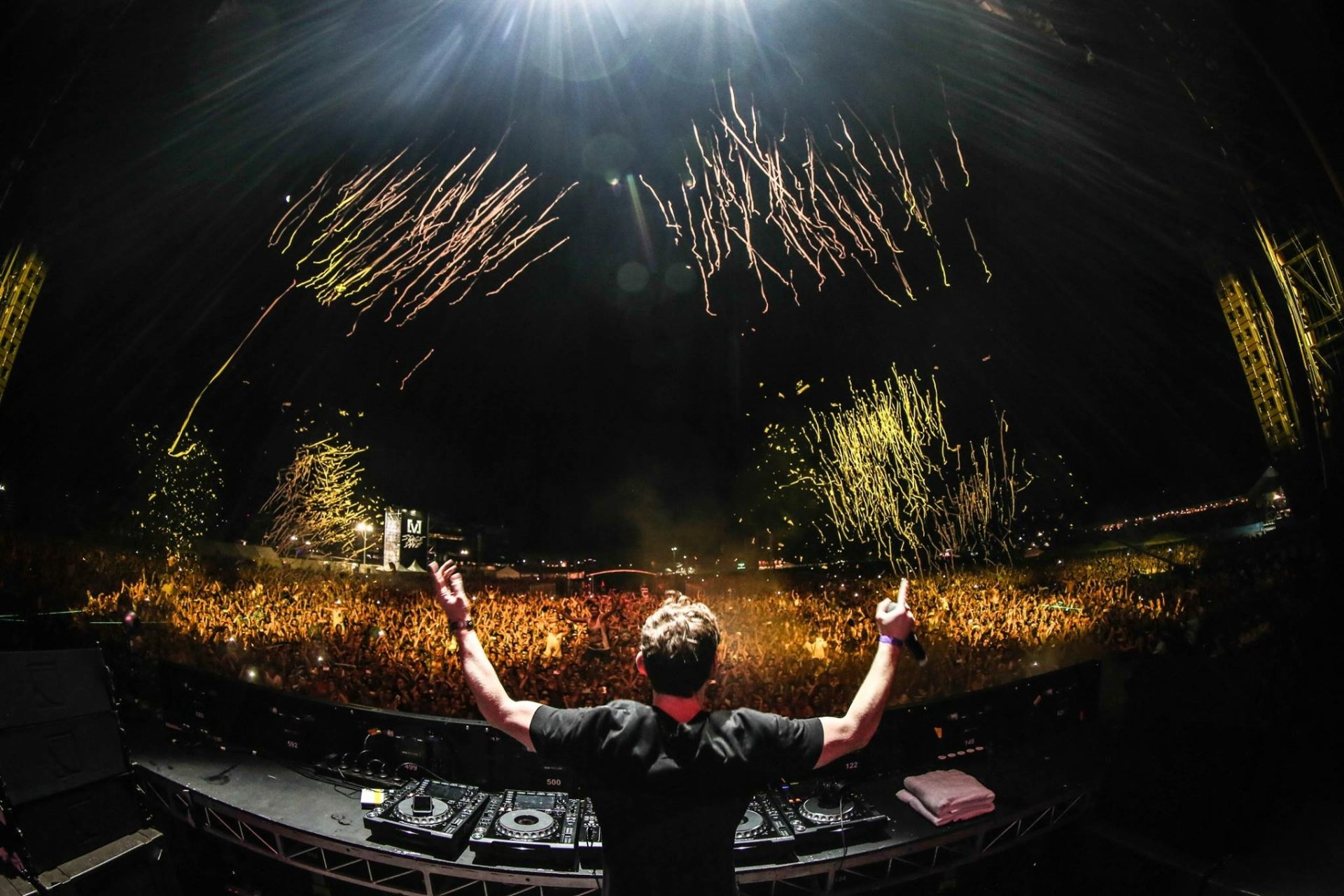 Hardwell HD Wallpaper: Epic Moments in Music
