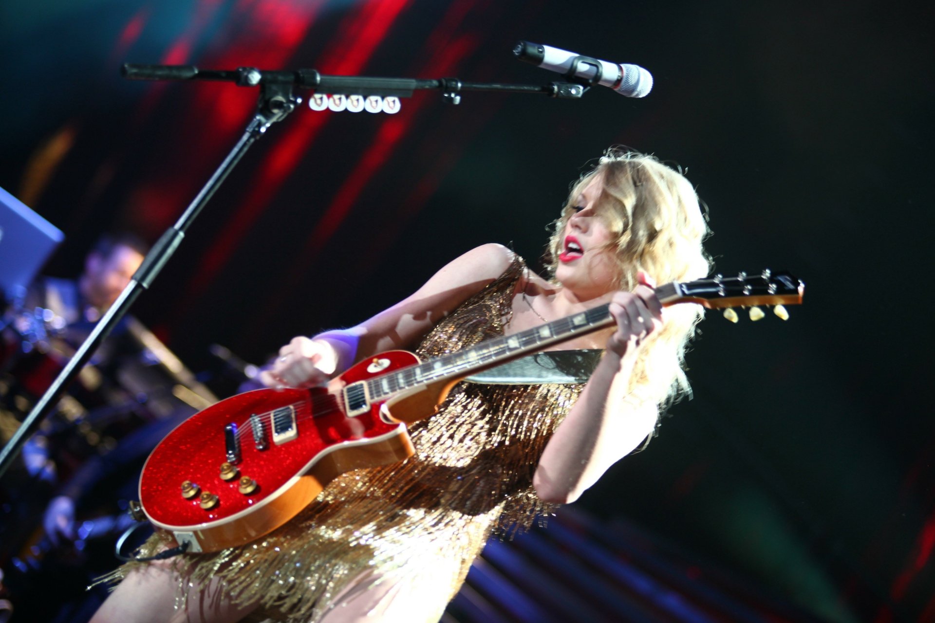 Taylor Swift Live: 4K Ultra HD Music Vibes