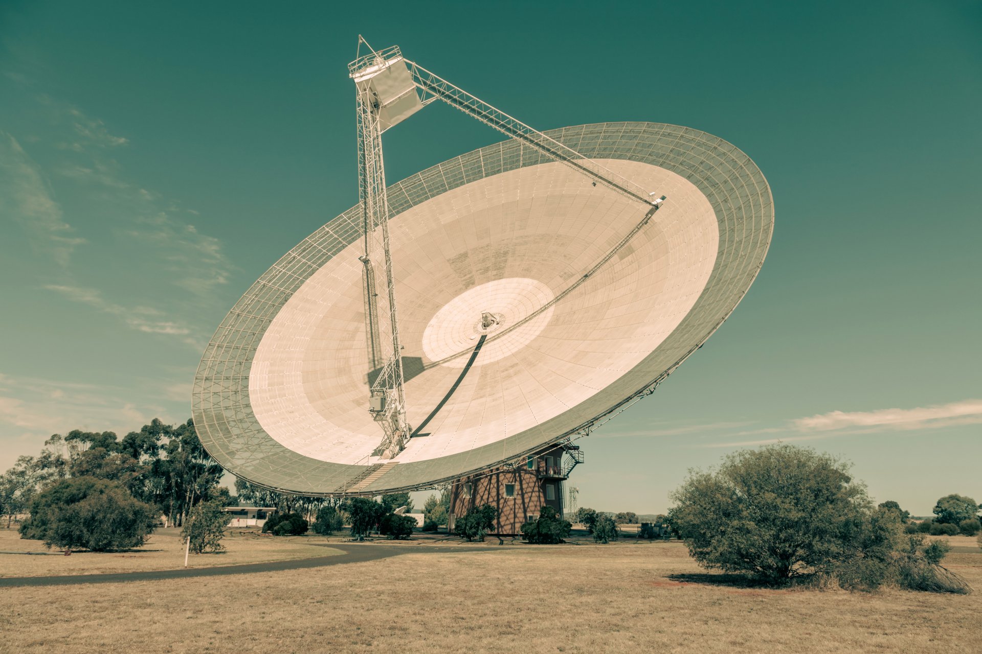 Download Man Made Telescope 4k Ultra HD Wallpaper