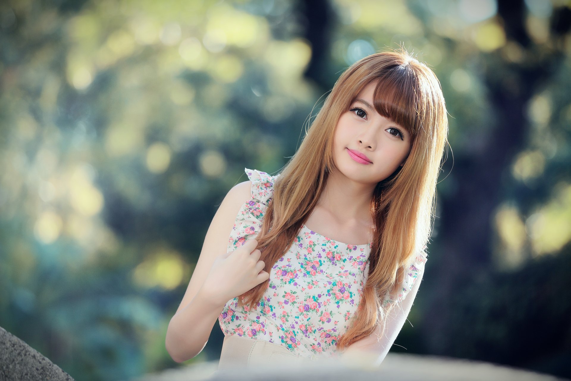 Stunning Taiwanese Model Cubie Wang in 4K Ultra HD Floral Portrait