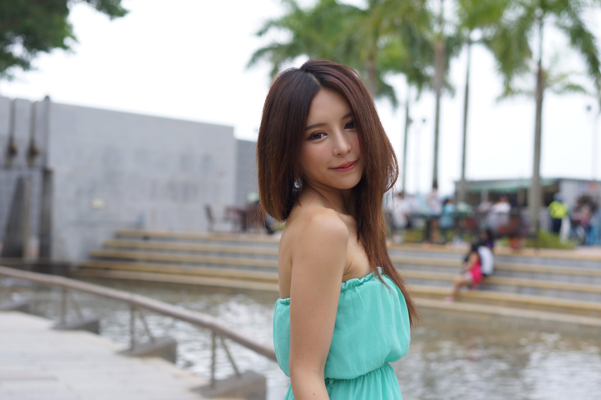 Radiant Taiwanese Model Zhang Qi Jun Smiles Bright in 4K Ultra HD ...