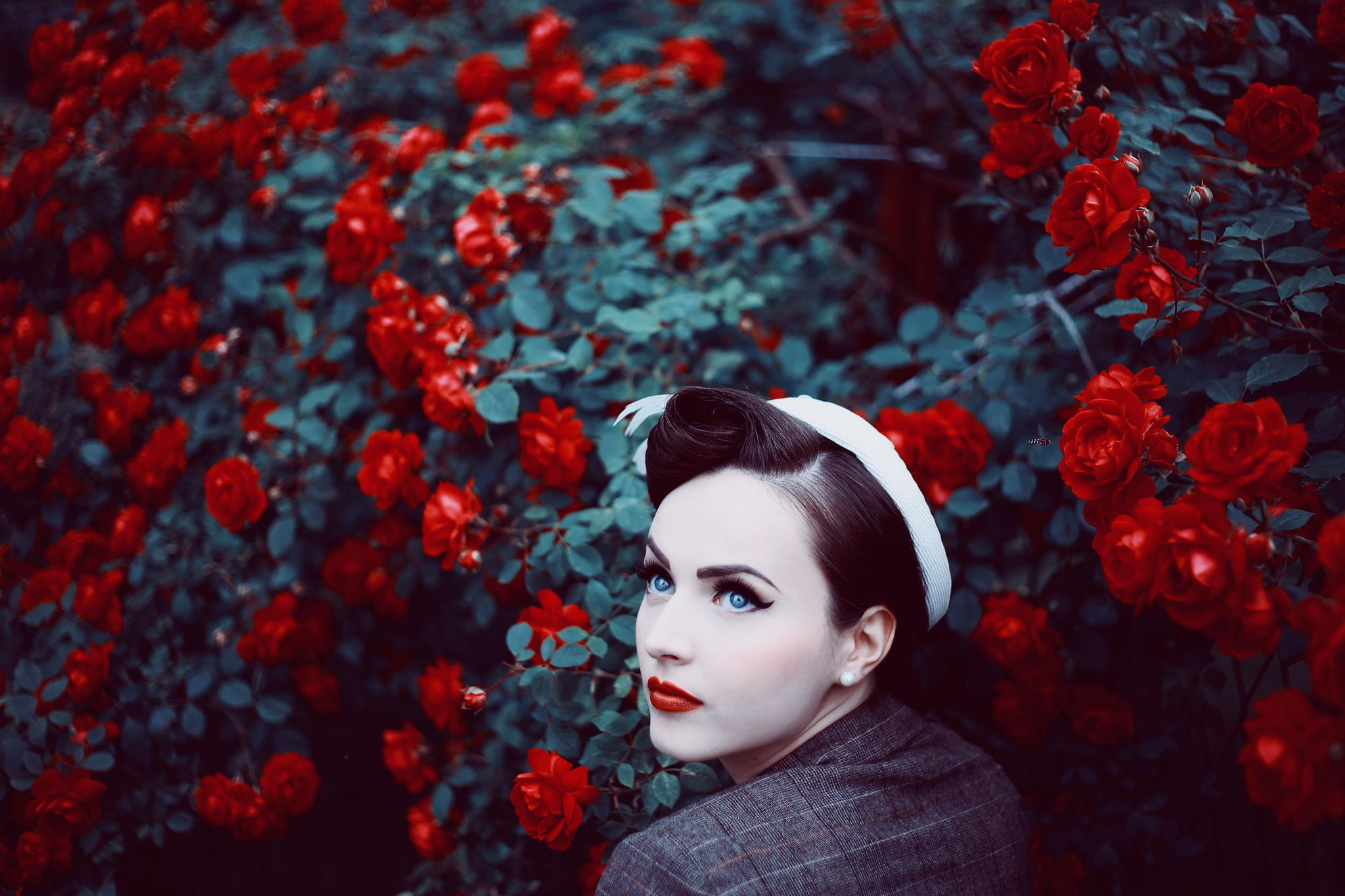 Download Brunette Blue Eyes Hat Red Flower Flower Bokeh Woman Model Hd