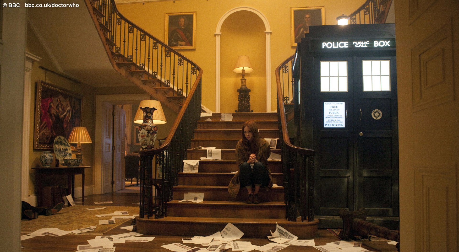 Doctor Who (2005) HD Wallpaper — TARDIS on the Staircase | 1920x1055 ...