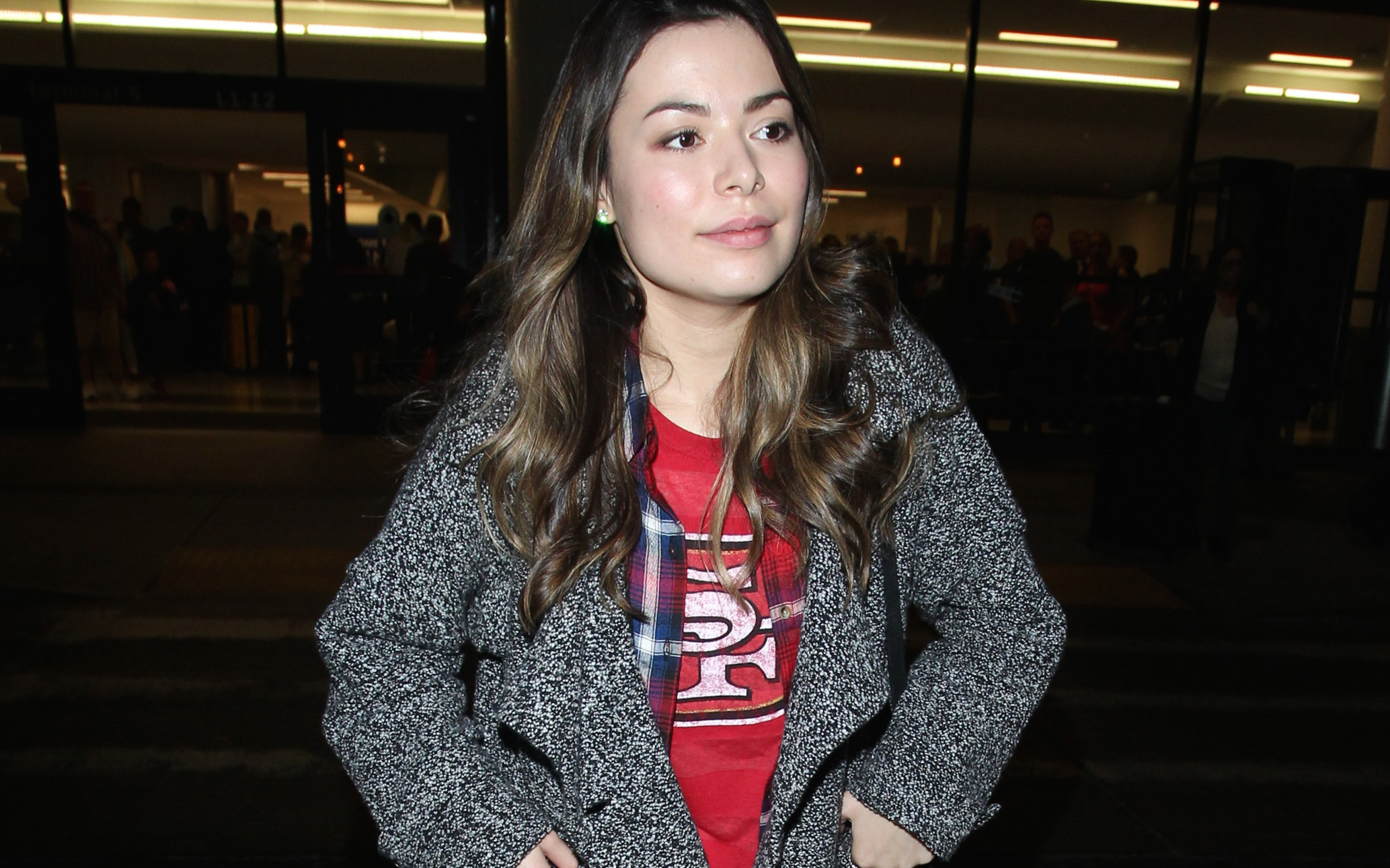 Lovely Miranda Cosgrove Wallpaper