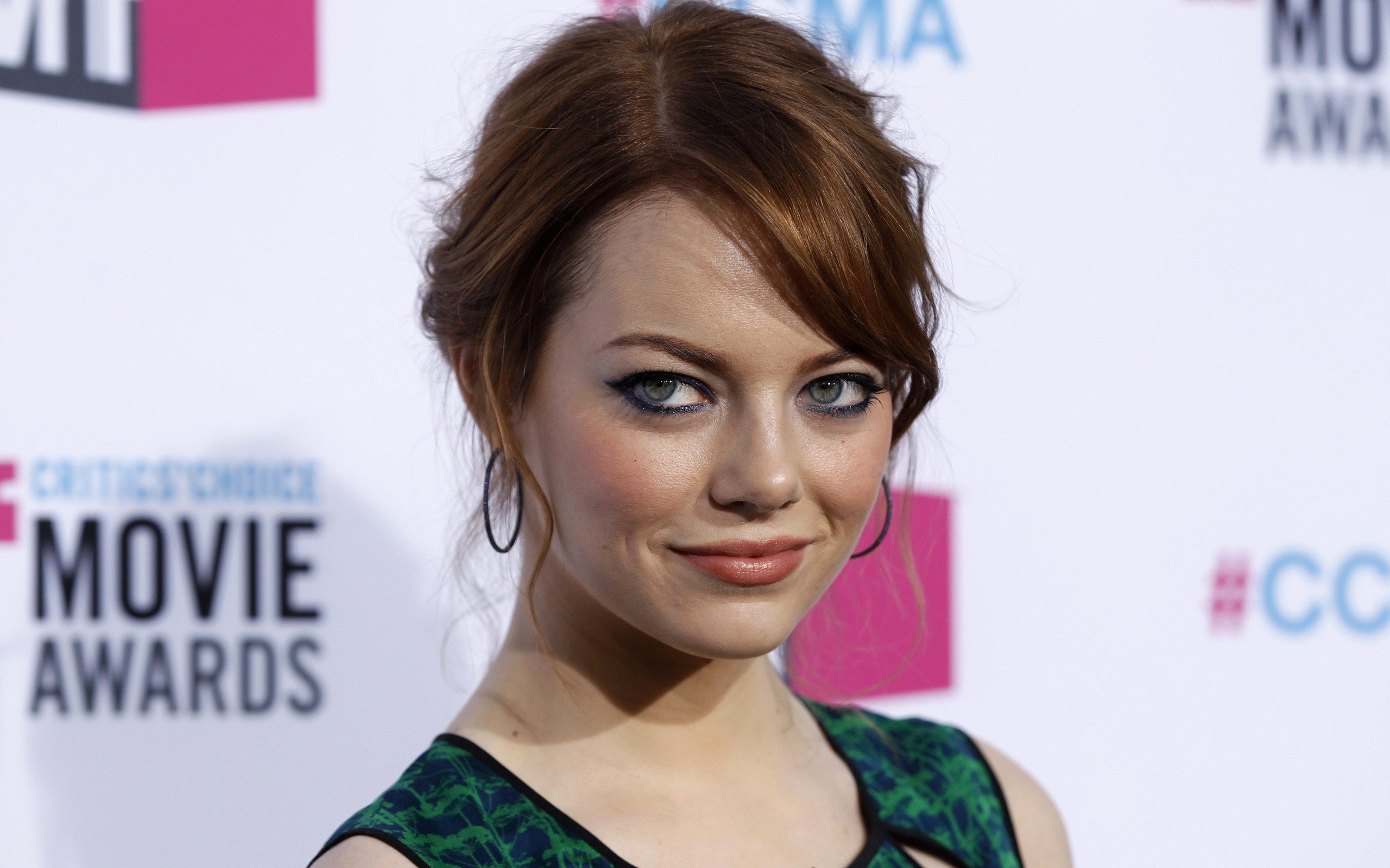 Emma Stone HD Wallpaper: Capturing Celebrity Elegance