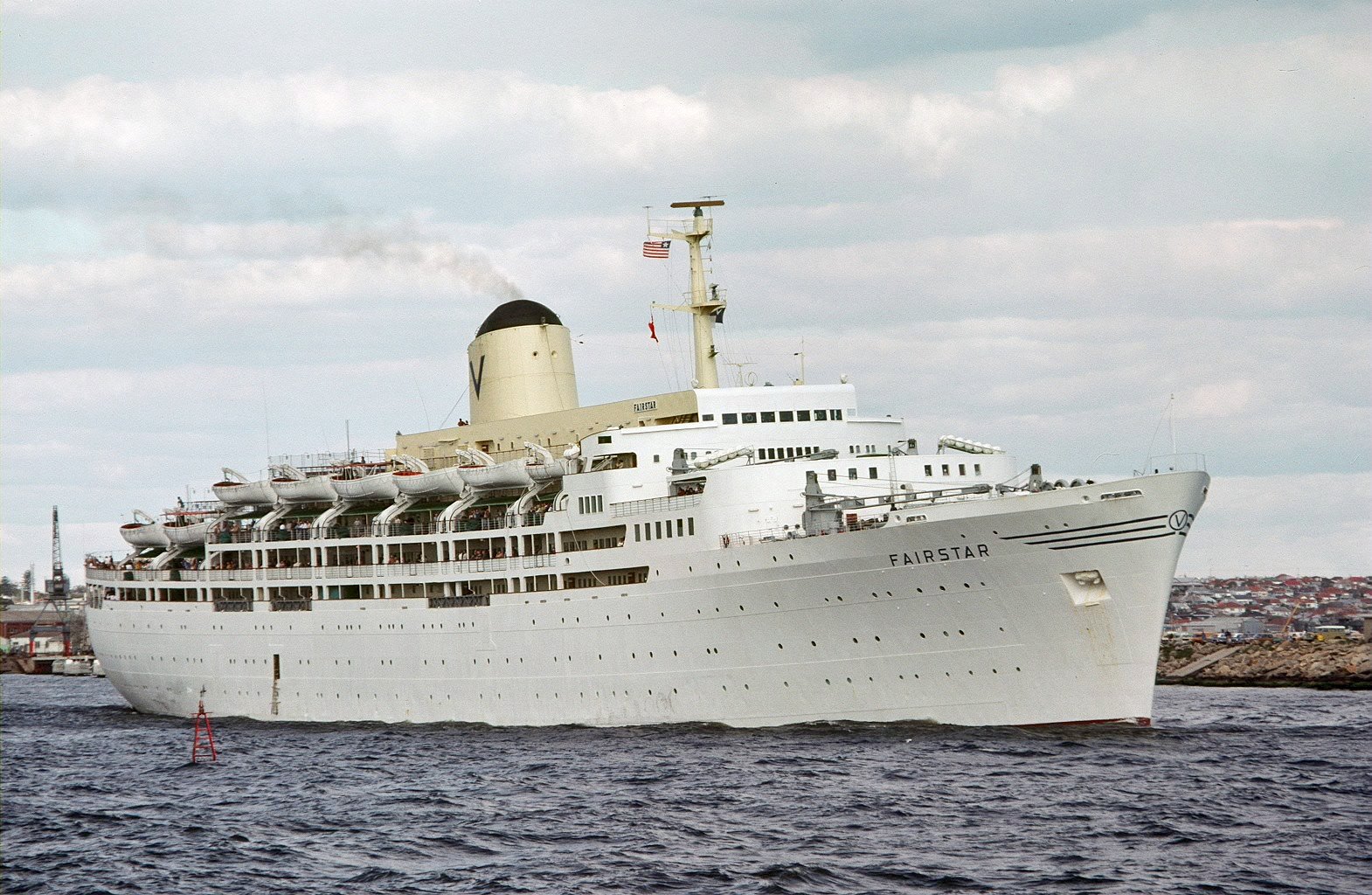 Download Cruise Ship Vehicle TSS Fairstar Wallpaper