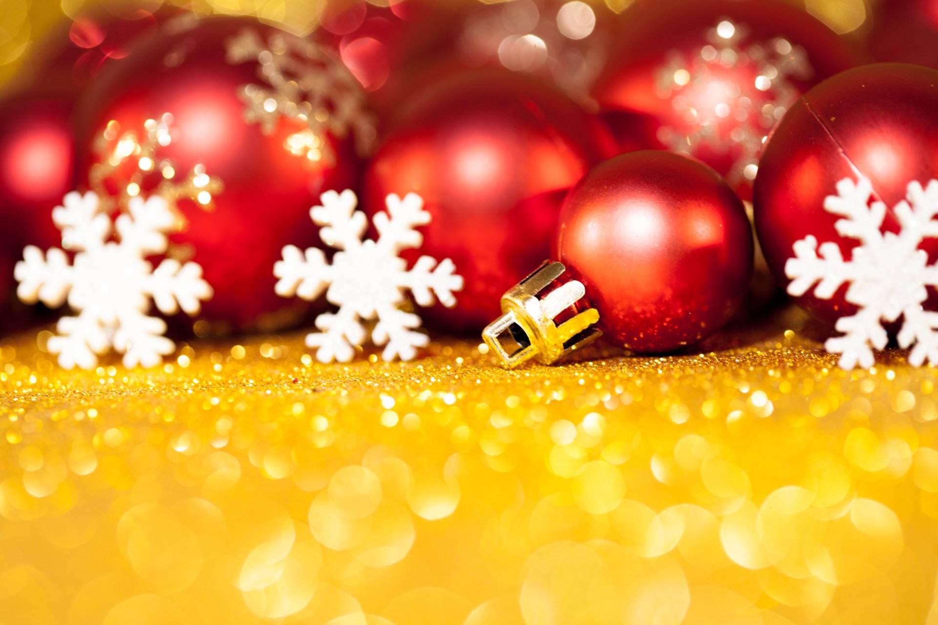Christmas Ornaments Glow: 4K Ultra HD Holiday Wallpaper Magic ...