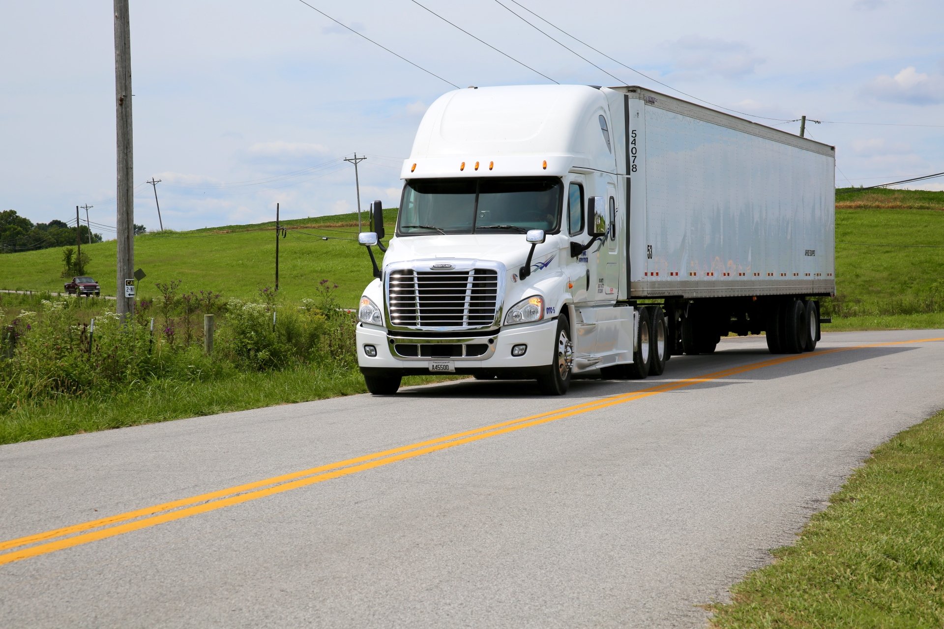 Download Vehicle Freightliner Trucks 4k Ultra HD Wallpaper