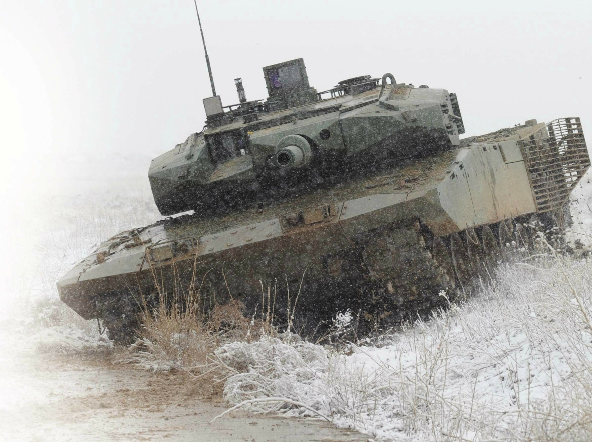 HD Wallpaper of the Altay Military Tank in Action