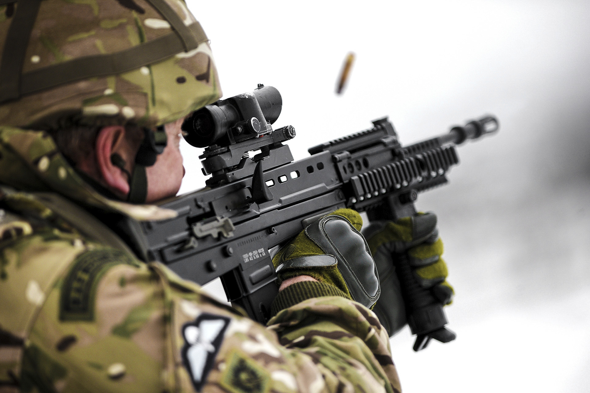 Elite Soldier in Action: HD Assault Rifle Military Wallpaper