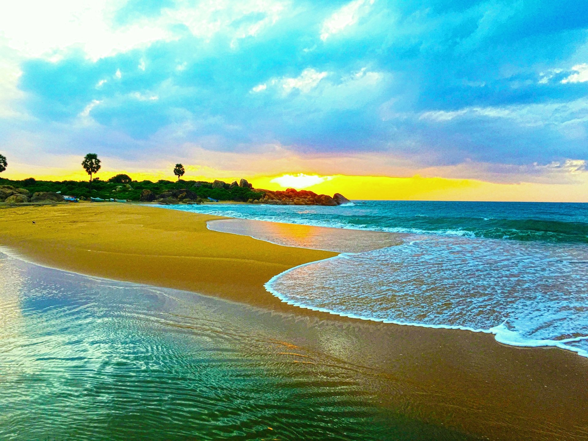 Tropical Sunset: A 4K Ultra HD Beach Paradise | 4032x3024 | Wallpaper Abyss