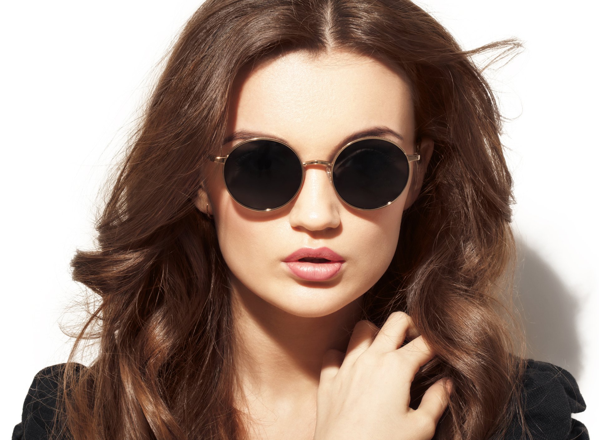 Download Sunglasses Brunette Model Woman Face 4k Ultra HD Wallpaper