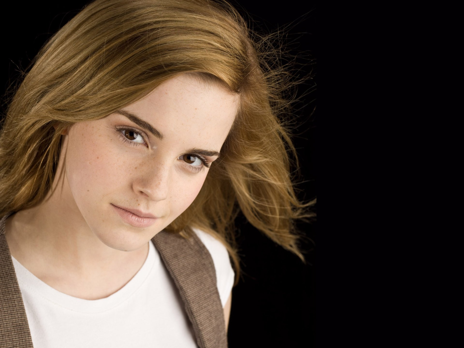 Emma Watson HD Celebrity Portrait Wallpaper | 2560x1920 | Wallpaper Abyss