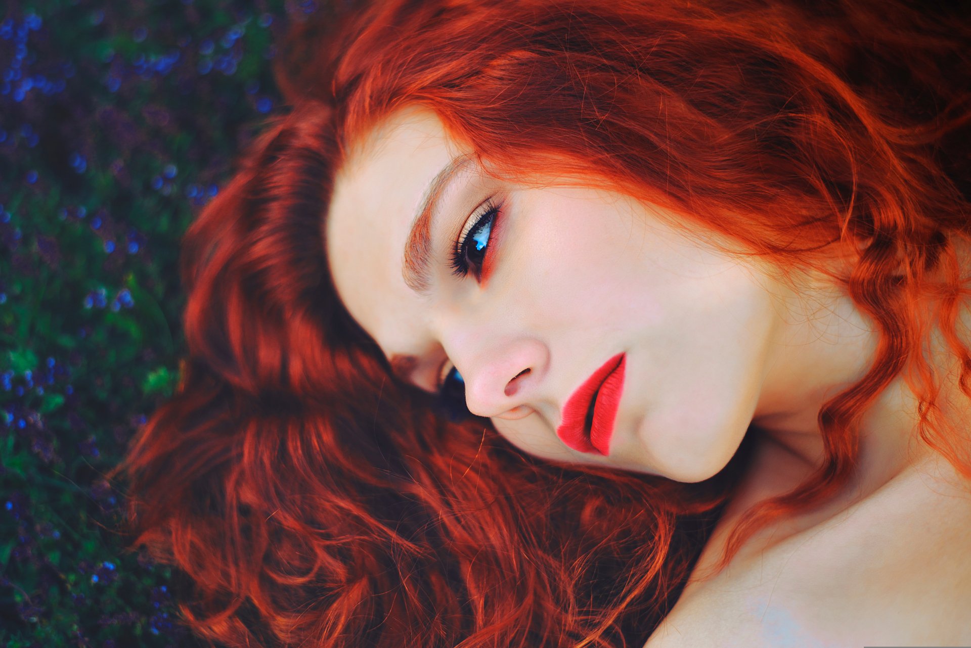 Stunning Redhead: A 4K Ultra HD Portrait of Beauty