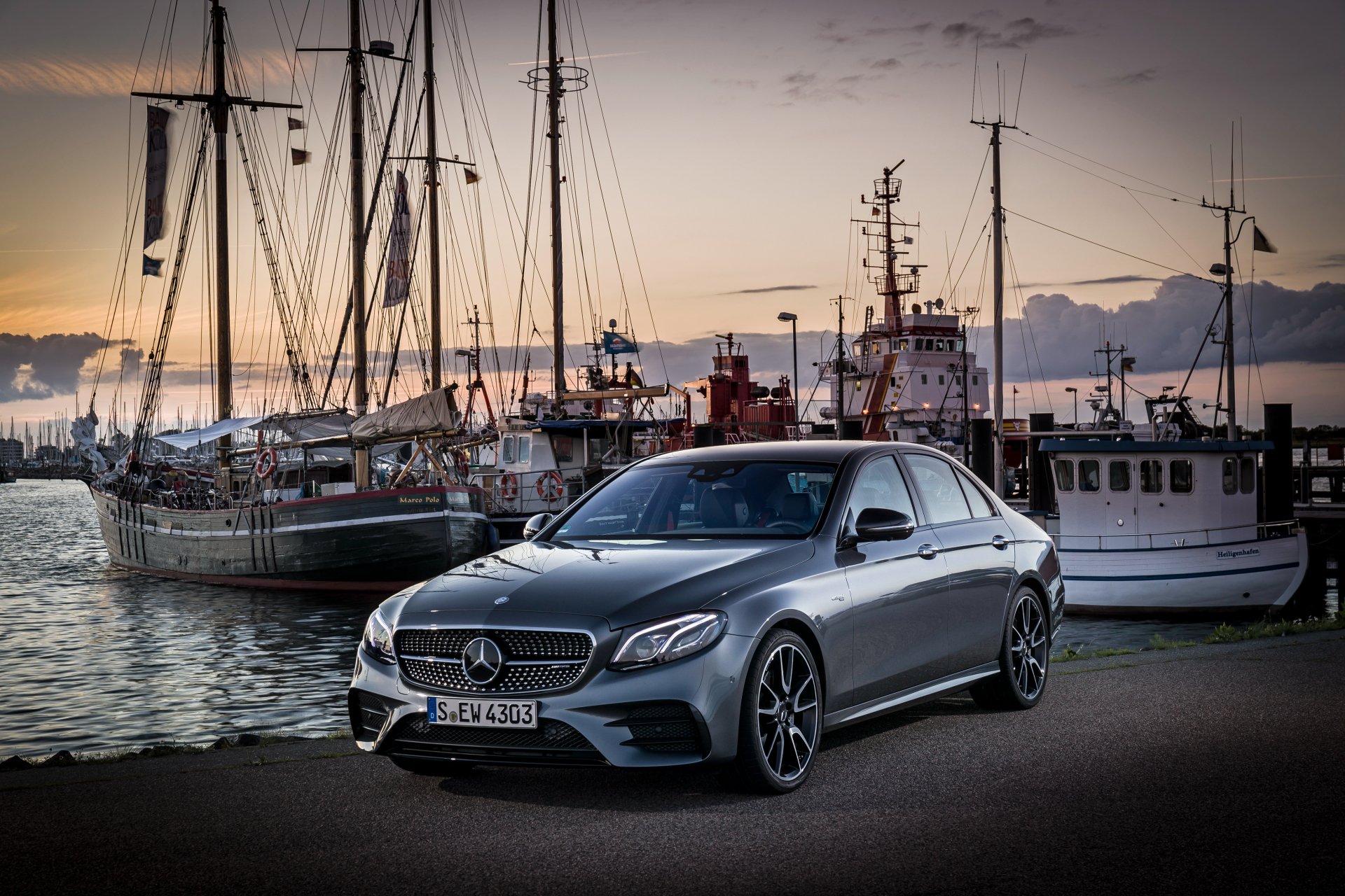 Mercedes-Benz E-Class Silver Beauty | 4K Ultra HD Car Wallpaper