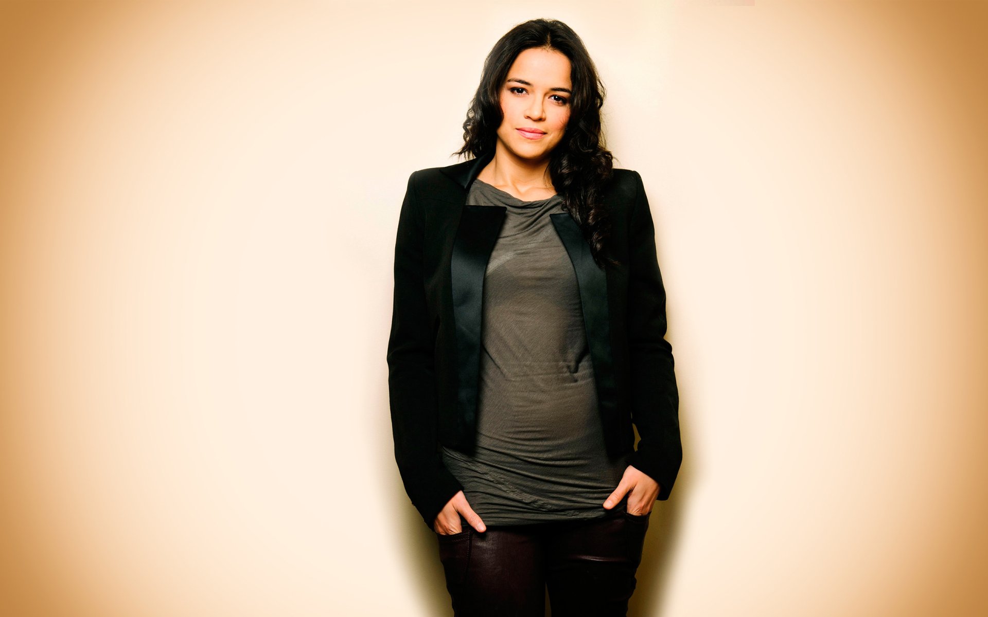 Michelle Rodriguez - Stunning American Actress HD Wallpaper | 2560x1600 ...