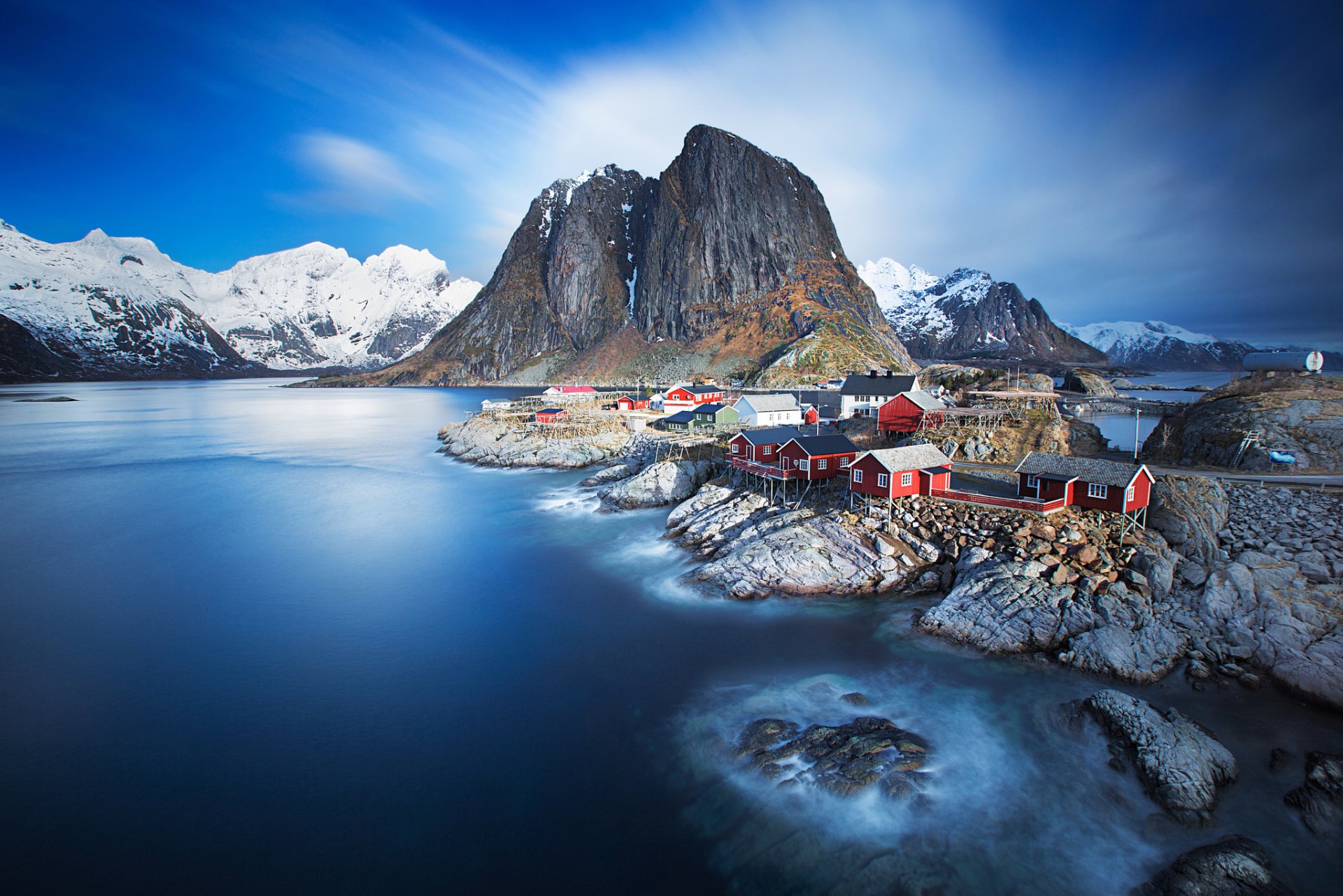 Lofoten Serenity: HD Wallpaper of Reine's Majestic Landscape