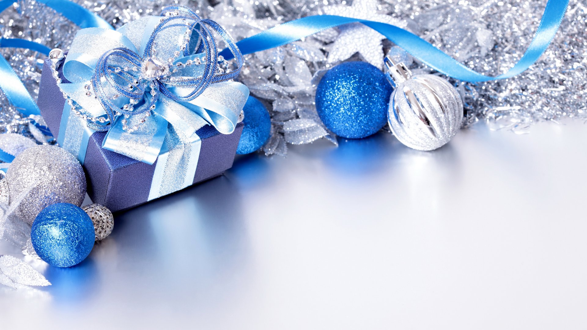 Festive 4K Holiday Gift & Christmas Ornaments Ultra HD Wallpaper ...