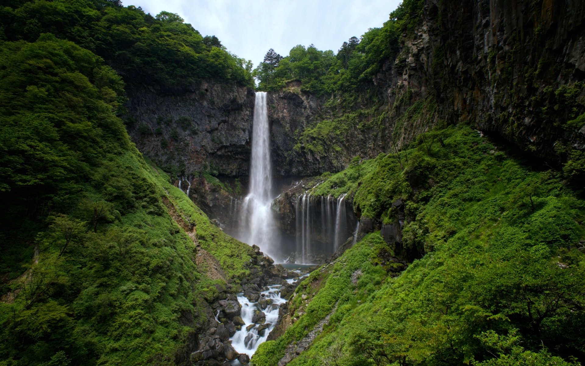 Serene Green Waterfall: Stunning HD Nature Wallpaper | 3200x2000 ...