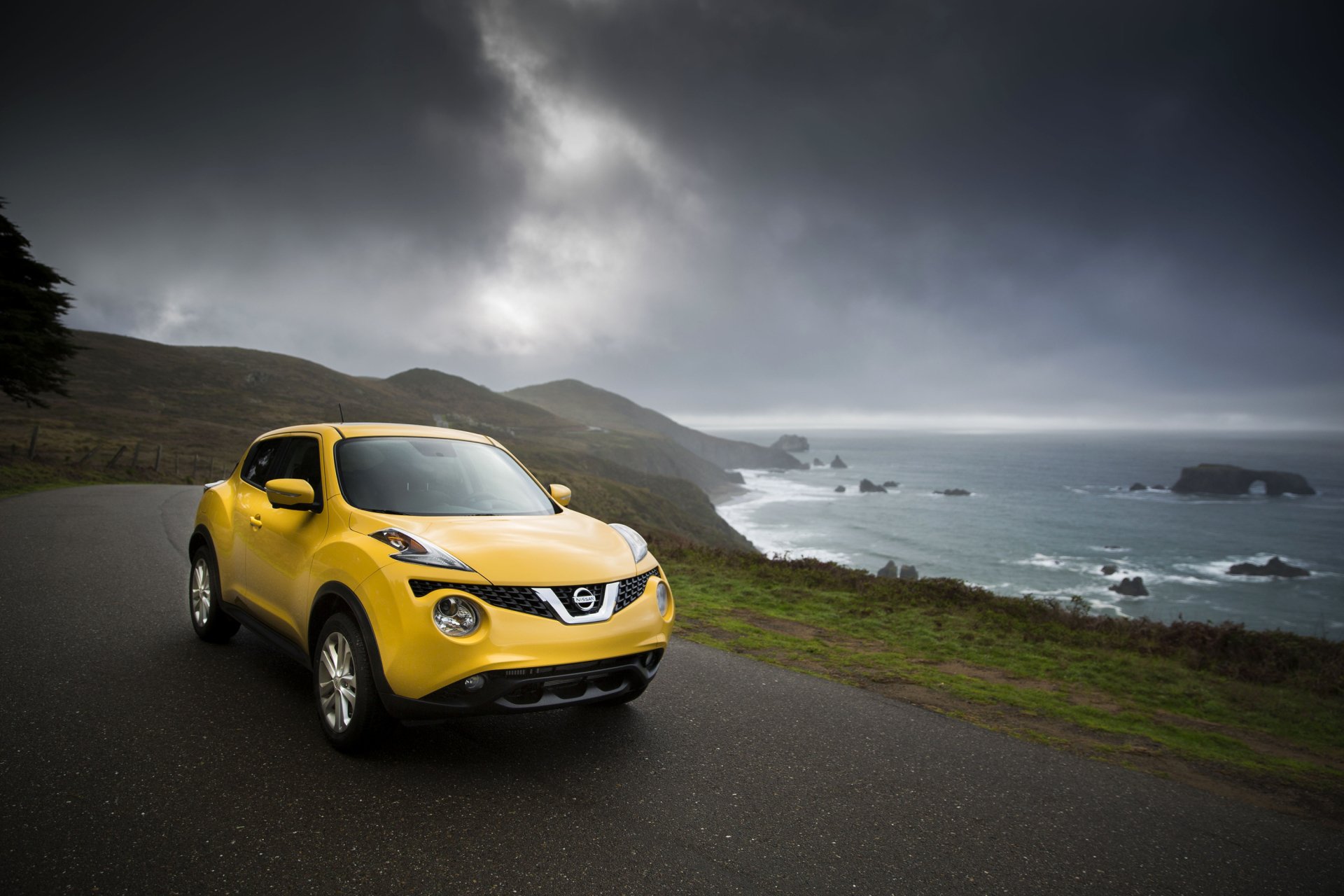 Download Yellow Car Car Nissan Vehicle Nissan Juke HD Wallpaper