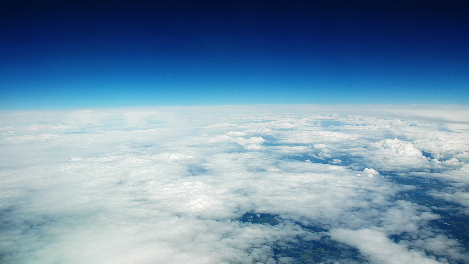 Serenity Above: A Stunning HD Wallpaper of Sky and Clouds