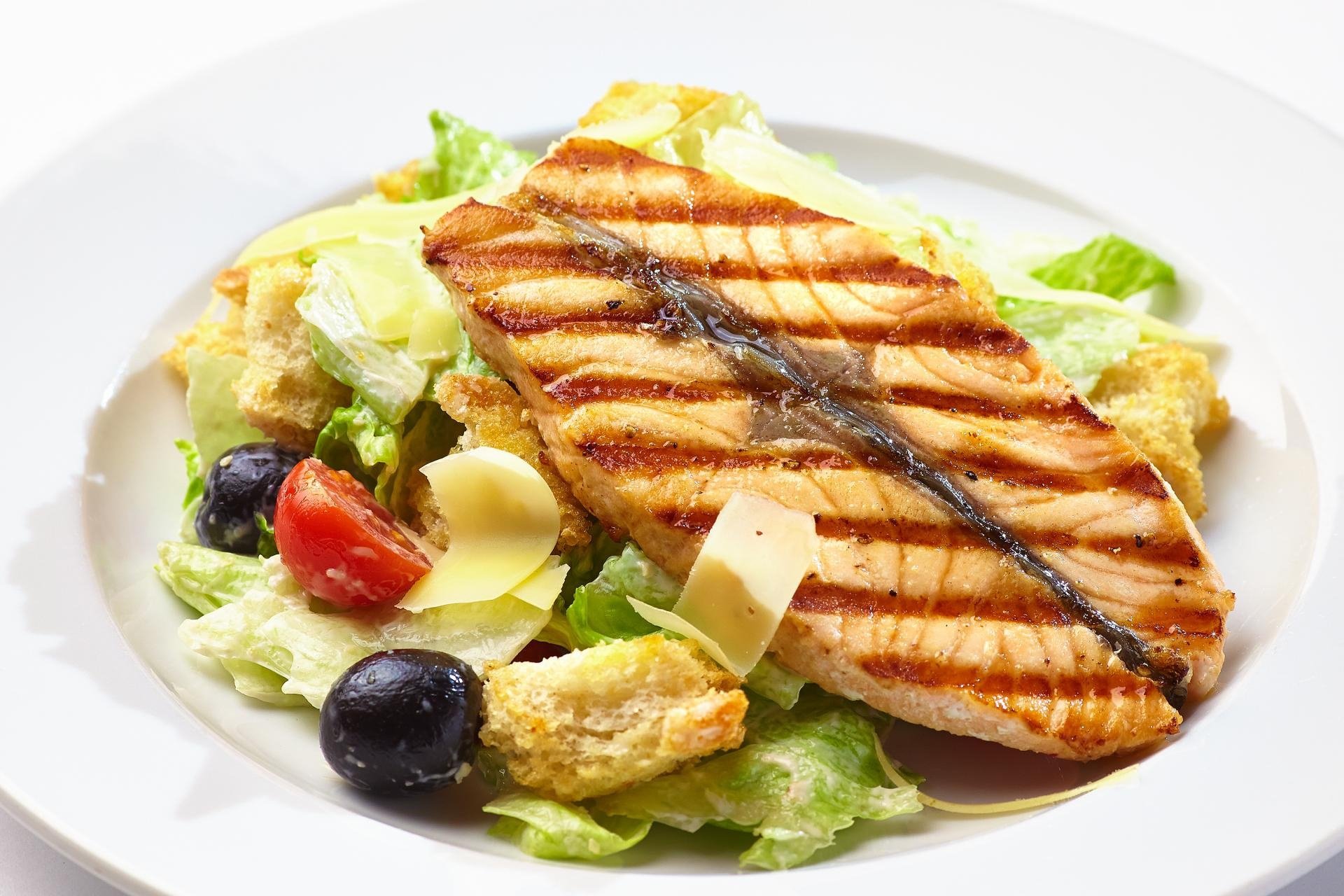 Grilled Salmon Delight: Fresh Seafood HD Wallpaper for Food Lovers