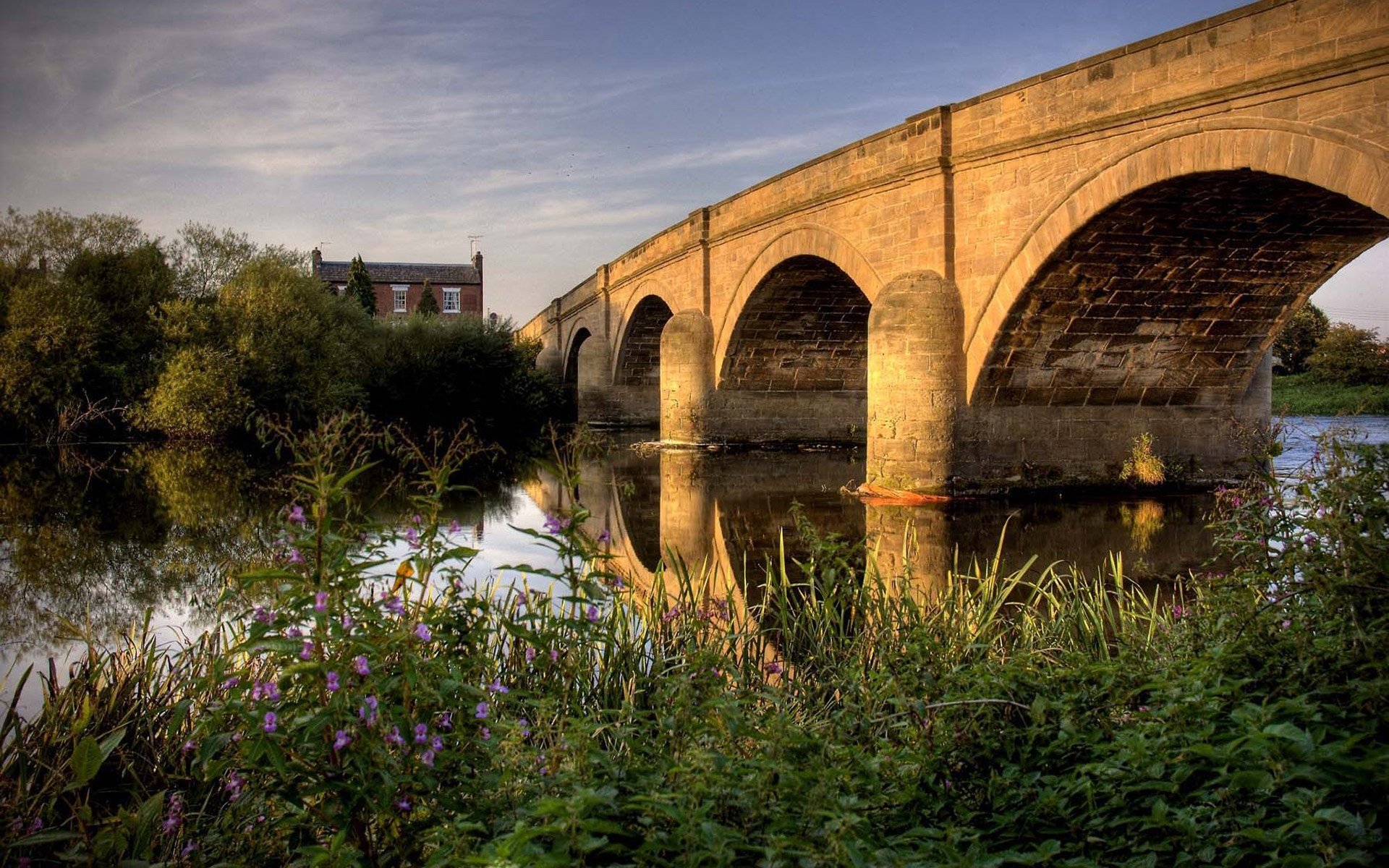 Sunlit Stone Arch — Riverside Bridge HD Wallpaper