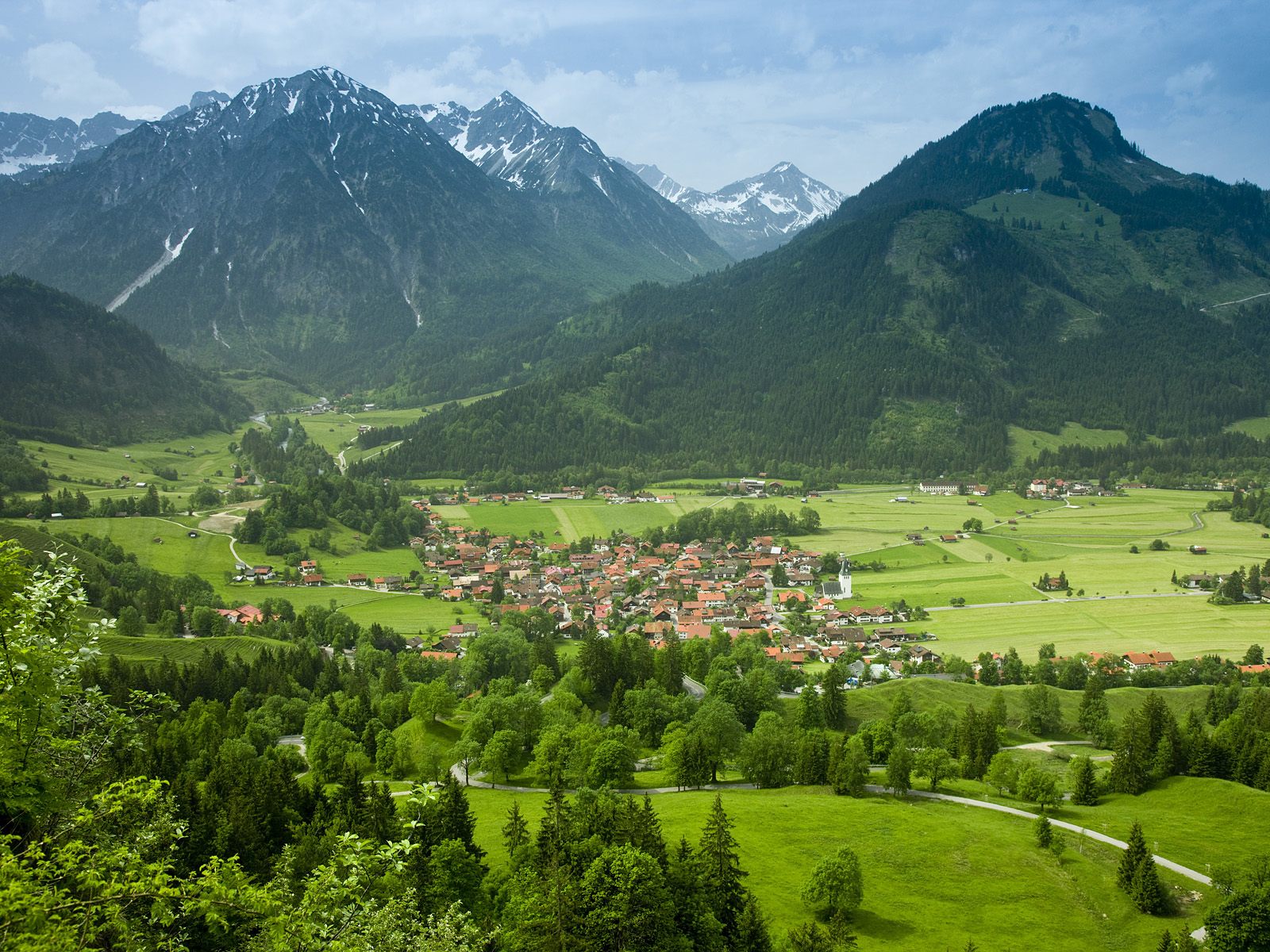 Serene Mountain Village: HD Nature Landscape Wallpaper