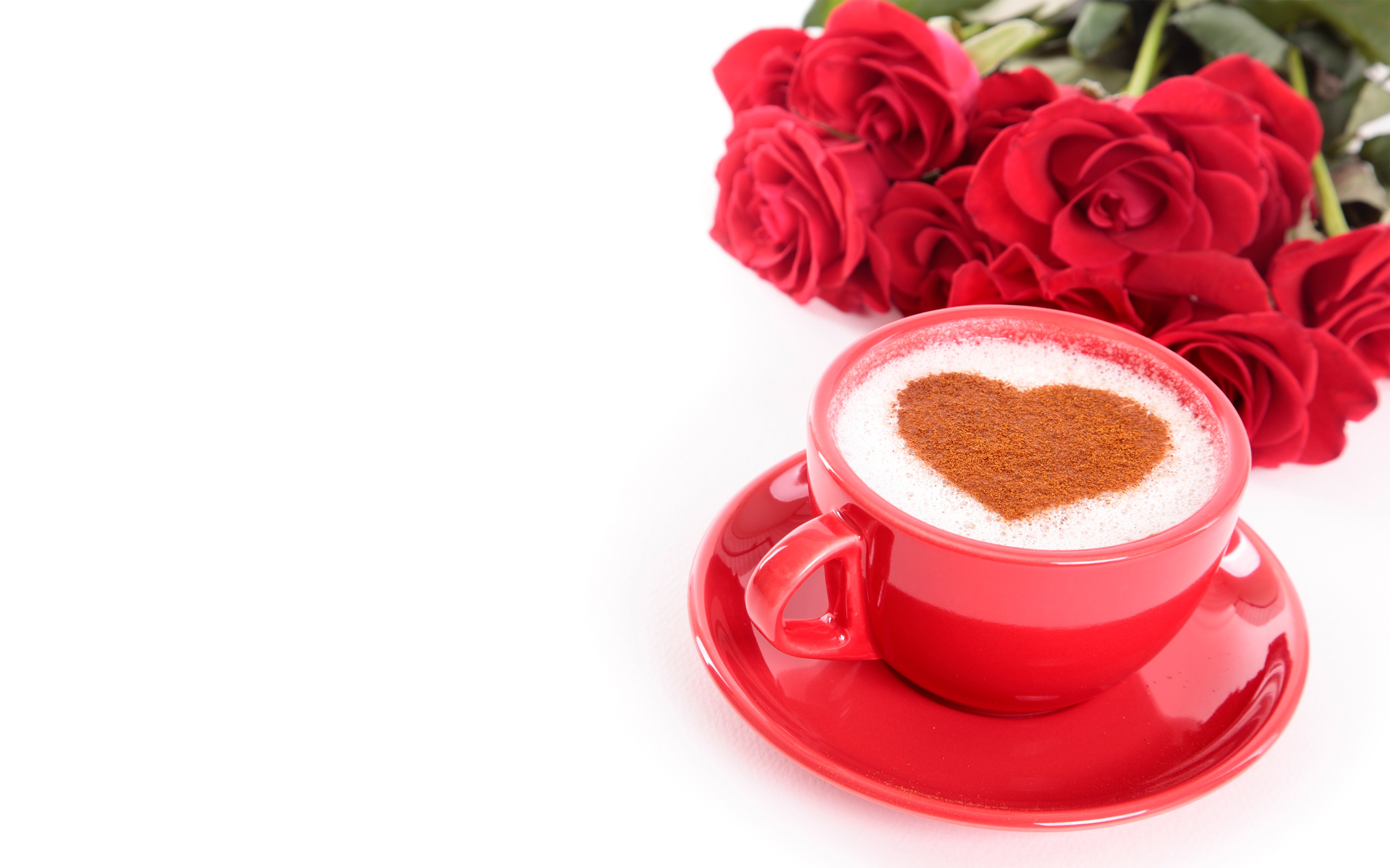 Heart shaped latte art with red roses