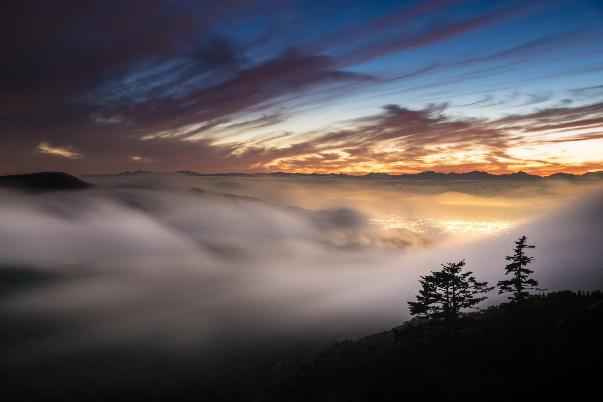 Misty Sunset Landscape: A Stunning HD Nature Photography Scene
