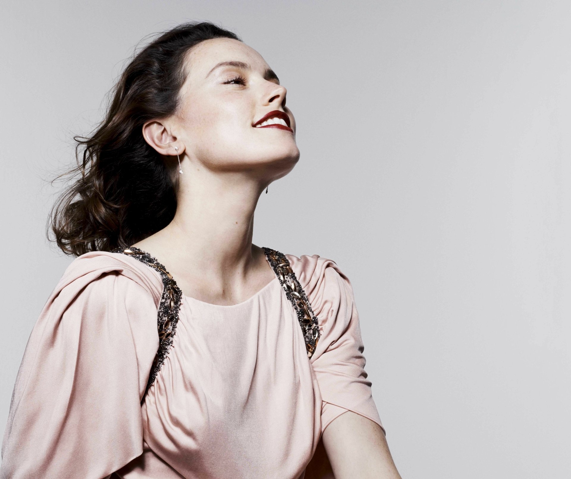 Download Celebrity Daisy Ridley 4k Ultra HD Wallpaper