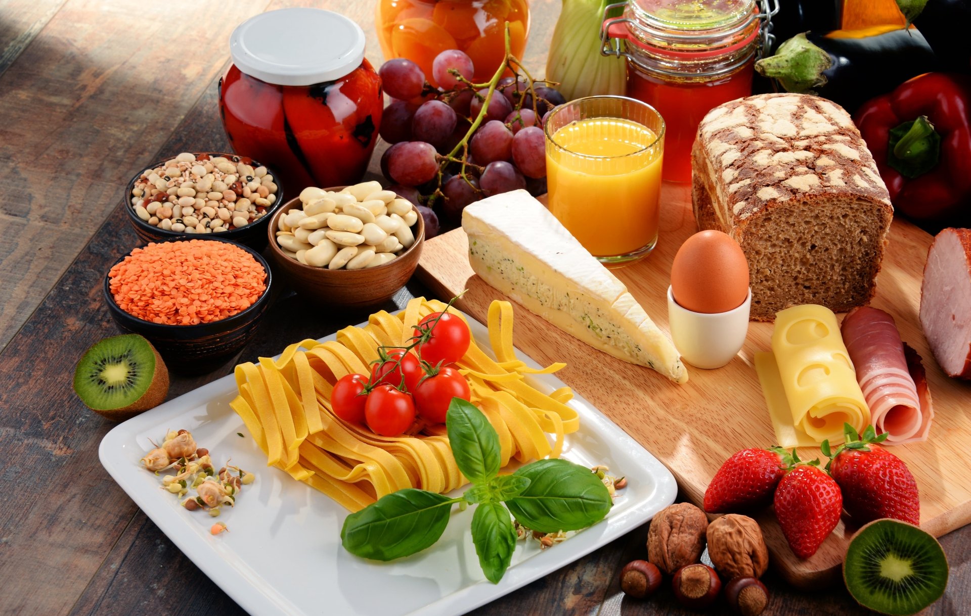 Gourmet Still Life: 4K Ultra HD Feast of Bread, Cheese, Fruit & Pasta ...
