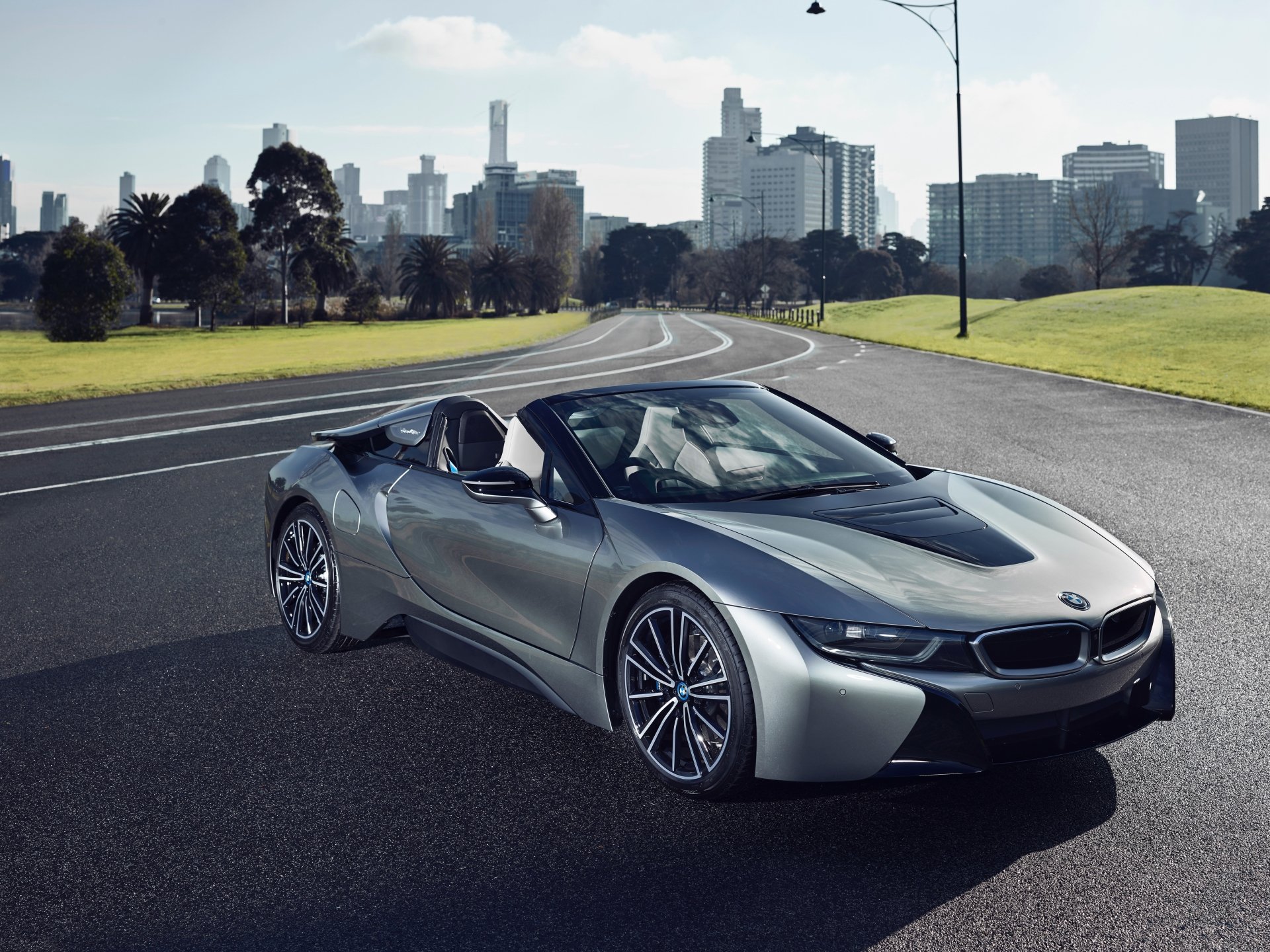 BMW i8 Silver Supercar – 4K Ultra HD Wallpaper Excellence