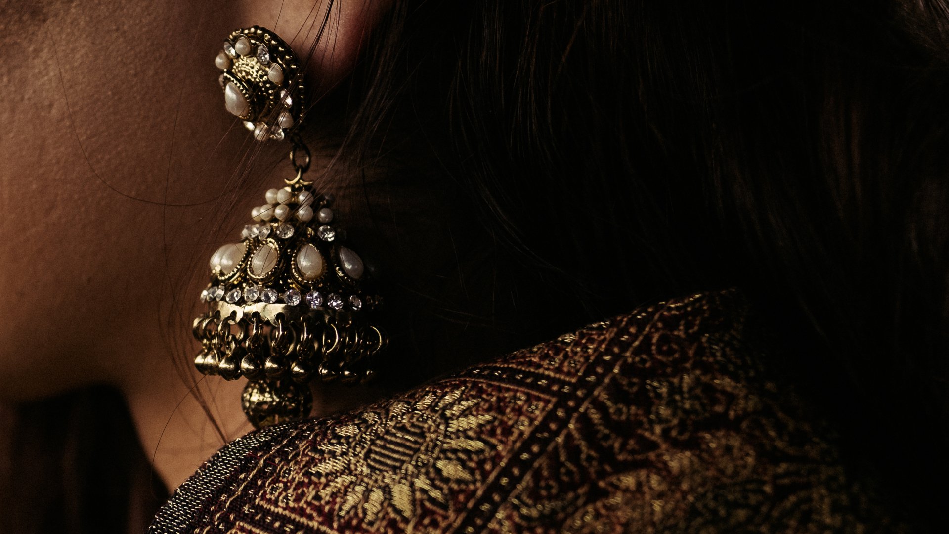Download Man Made Jewelry HD Wallpaper