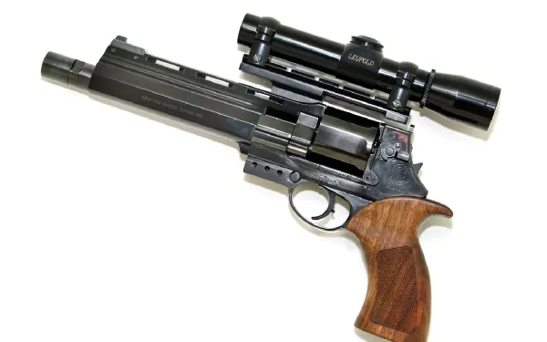 Classic Revolver HD Wallpaper: A Study in Man-Made Artistry